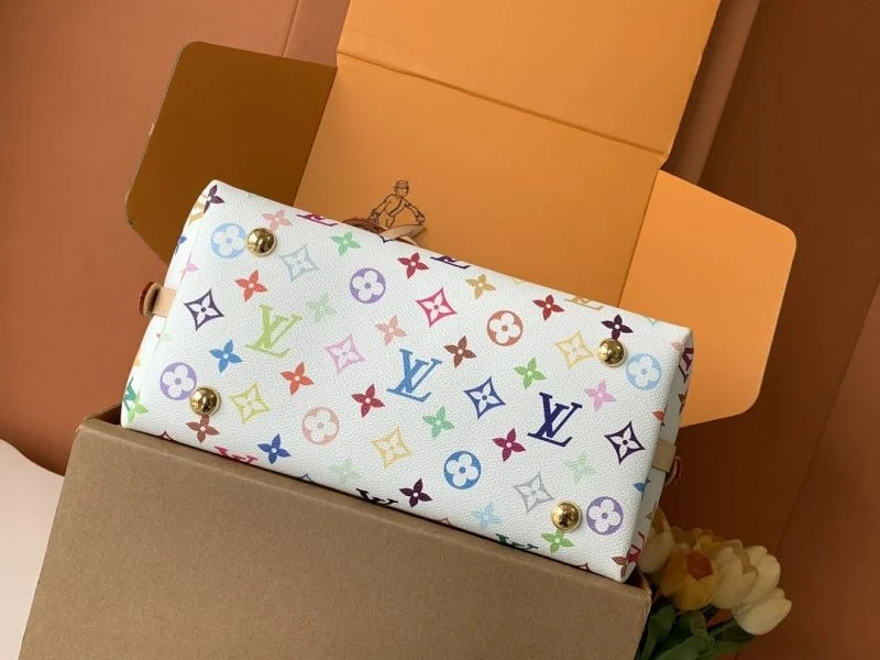 Indistinguishable Louis Vuitton Shopping Bags