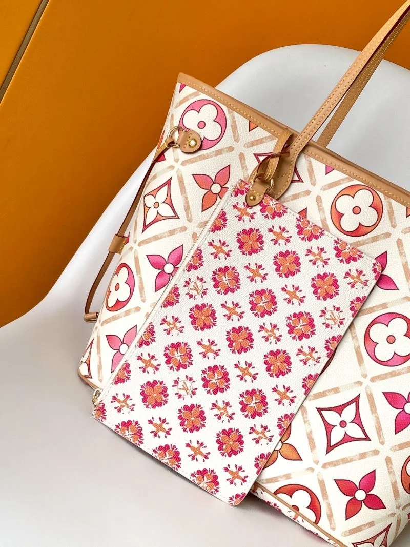 Accurate model Louis Vuitton Shopping Bags