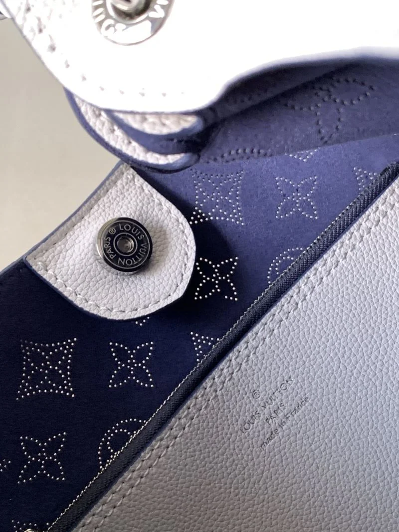 Bargain Louis Vuitton Shopping Bags