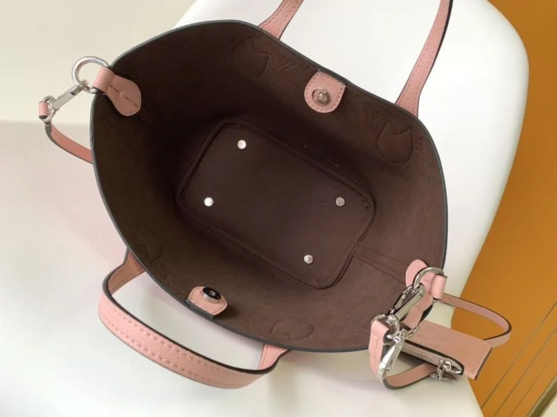 Indistinguishable Louis Vuitton Shopping Bags