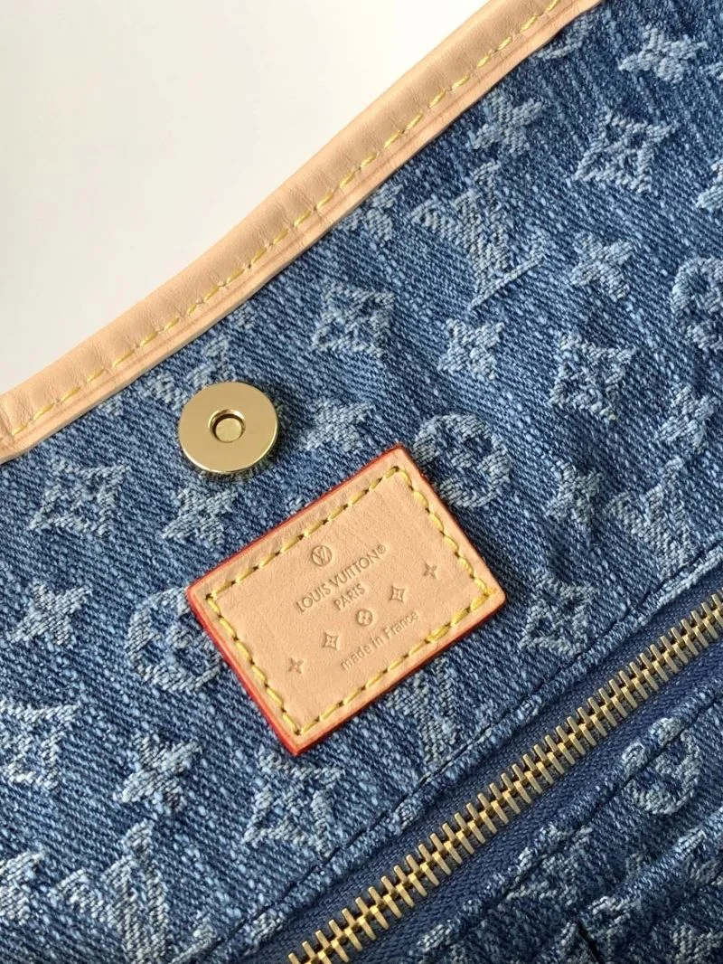 Low-cost Louis Vuitton Shopping Bags