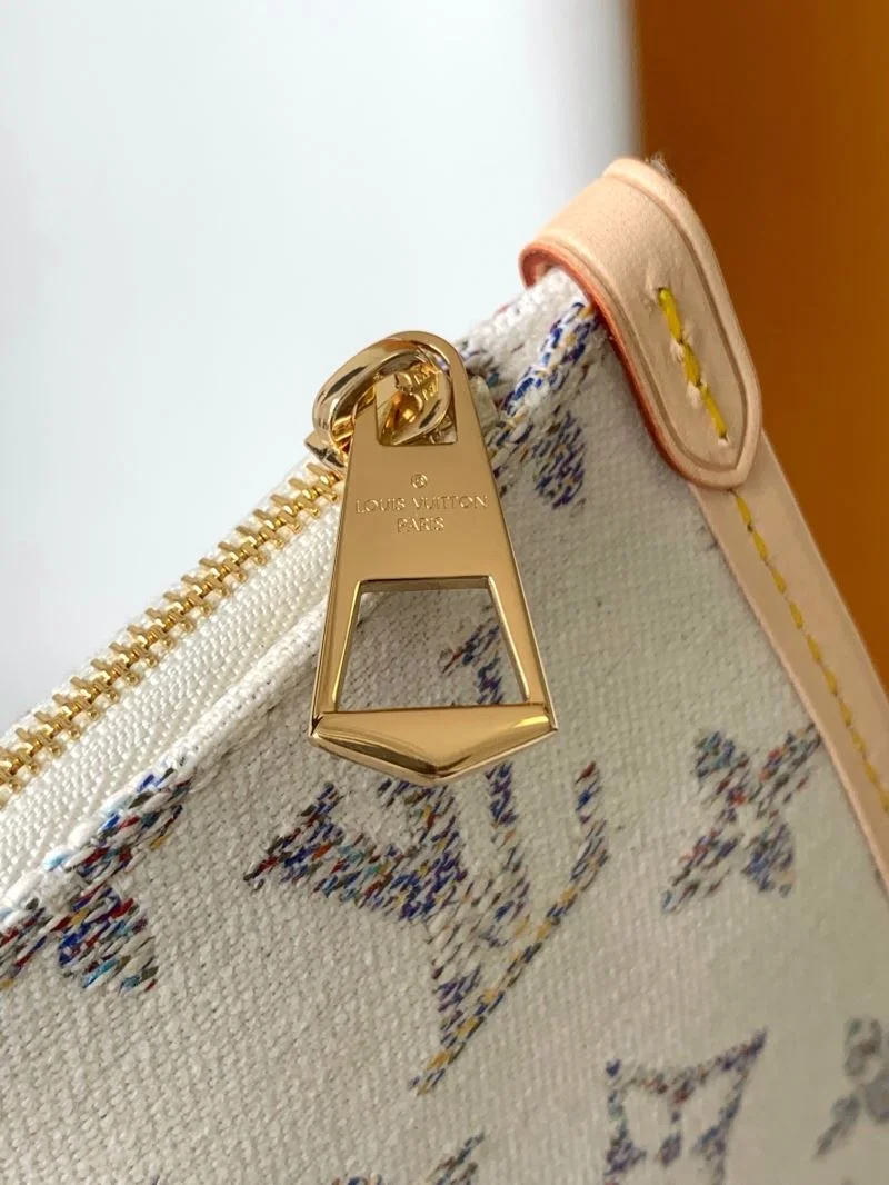 Top mirror Louis Vuitton Shopping Bags