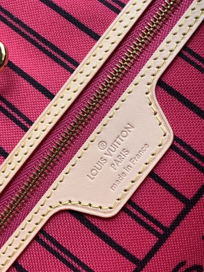 Accurate model Louis Vuitton Shopping Bags