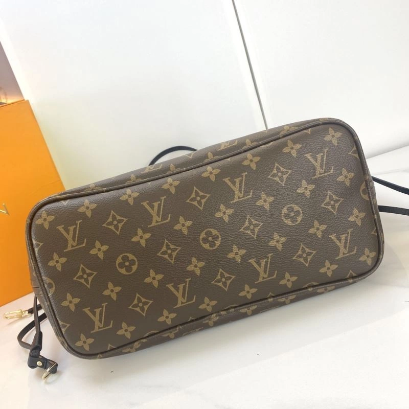 Indistinguishable Louis Vuitton Shopping Bags
