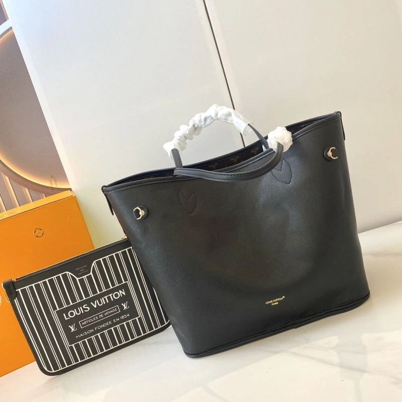 Indistinguishable Louis Vuitton Shopping Bags