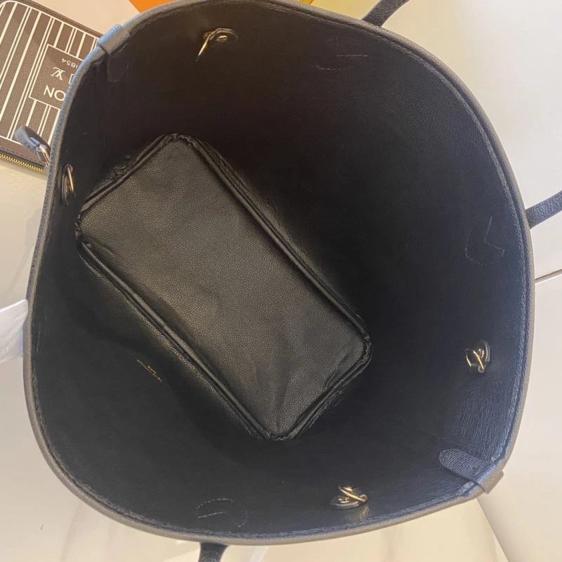 Indistinguishable Louis Vuitton Shopping Bags