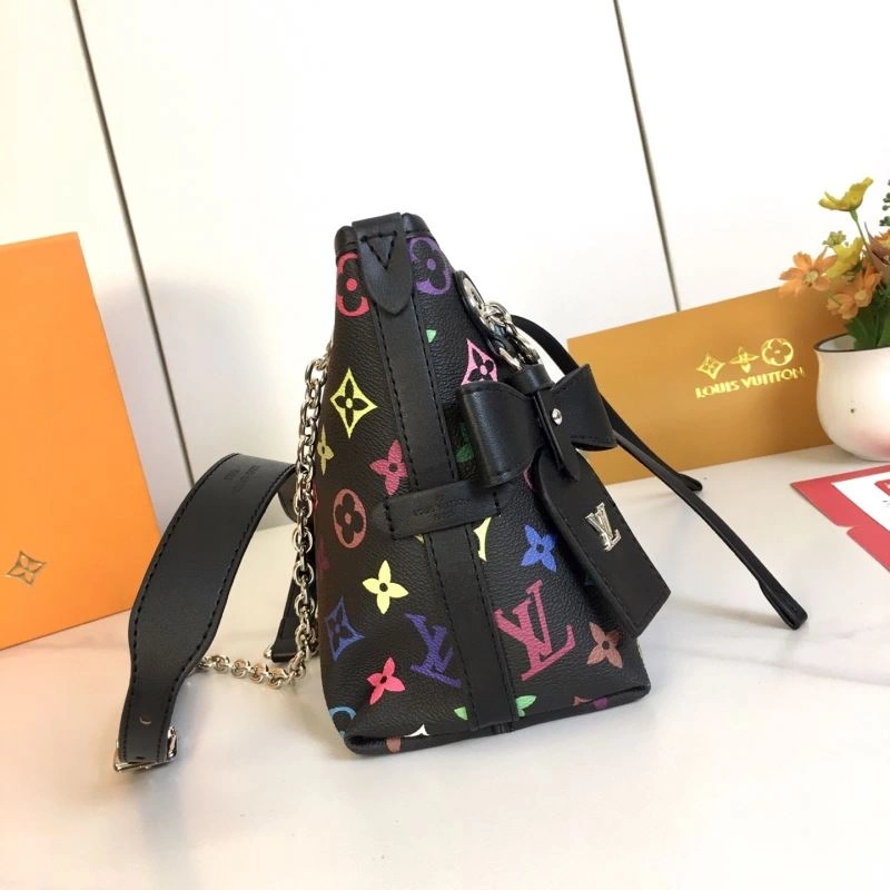 Indistinguishable Louis Vuitton Shopping Bags