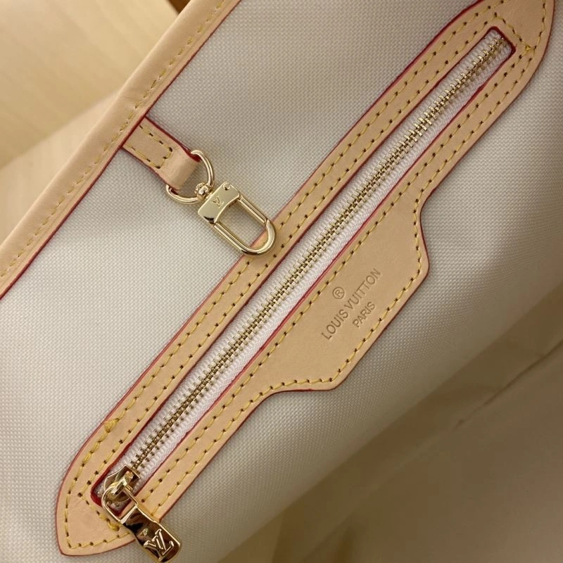 Bargain Louis Vuitton Shopping Bags