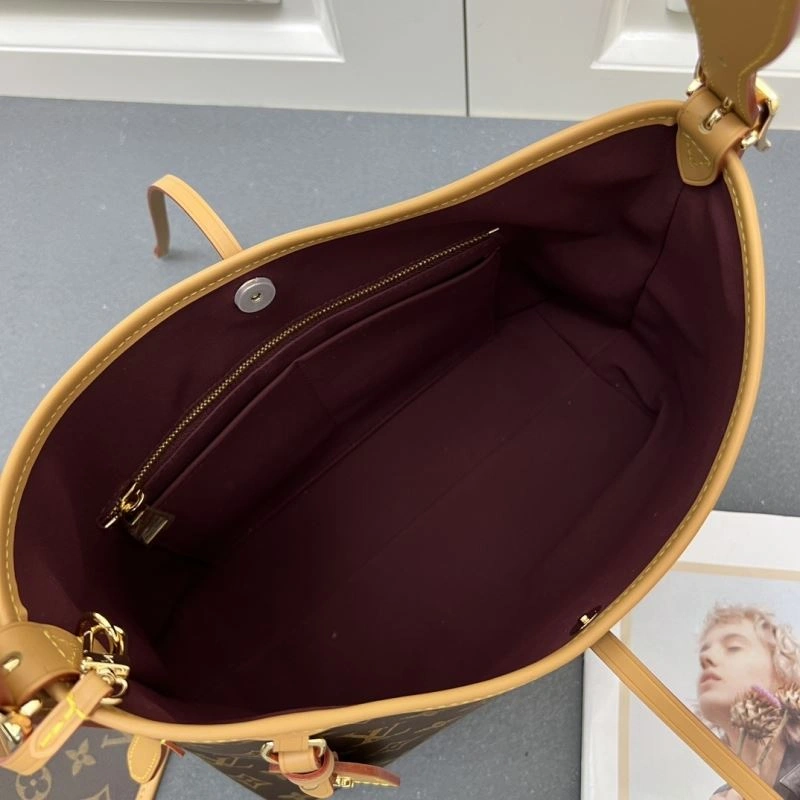 Exact replica Louis Vuitton Shopping Bags