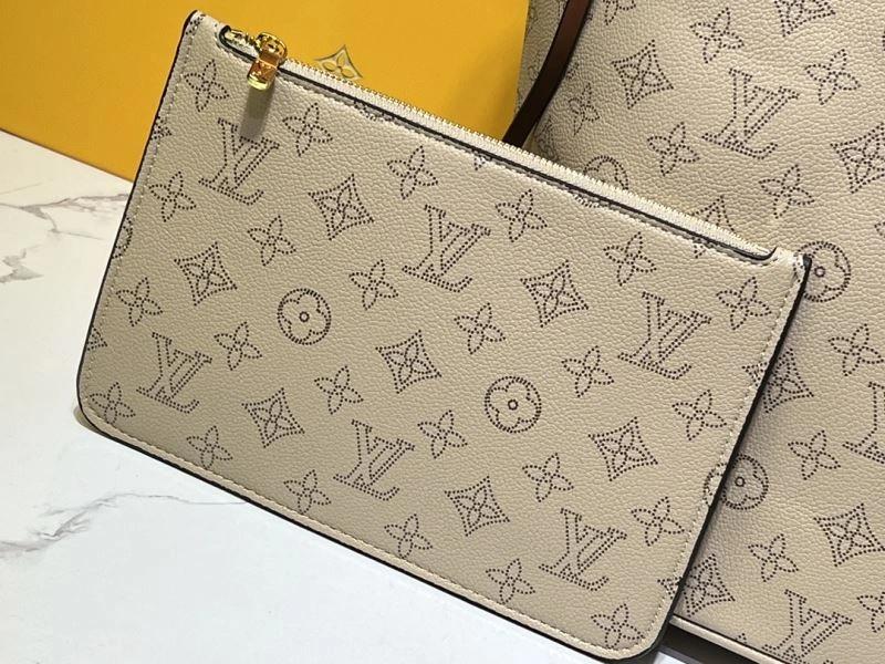 Bargain Louis Vuitton Shopping Bags