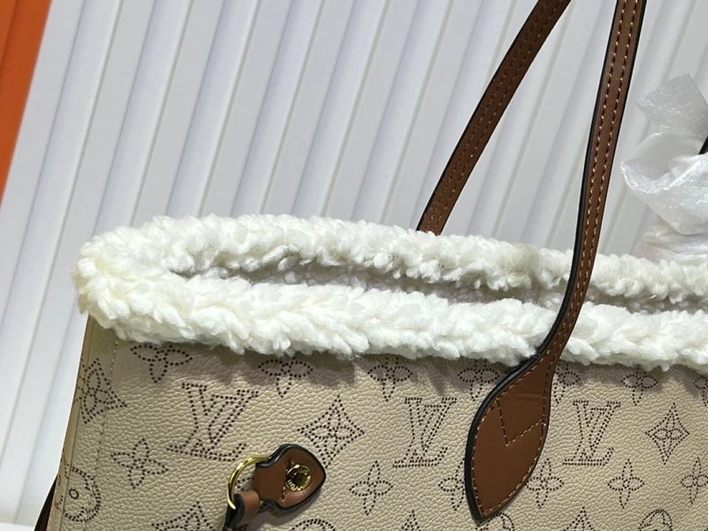 Bargain Louis Vuitton Shopping Bags