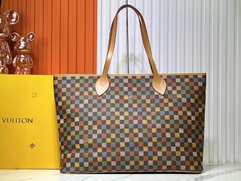 Indistinguishable Louis Vuitton Shopping Bags