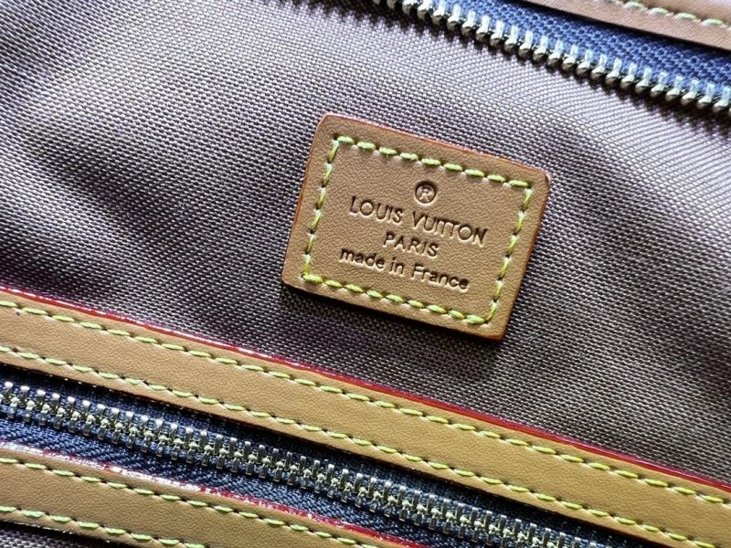 Indistinguishable Louis Vuitton Shopping Bags