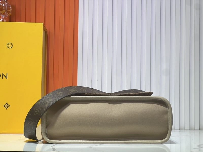 Top mirror Louis Vuitton Shopping Bags