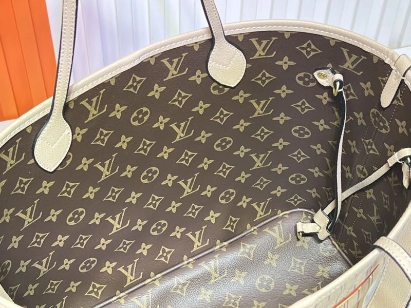 Top mirror Louis Vuitton Shopping Bags