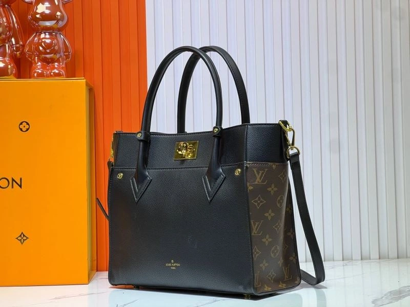 Indistinguishable Louis Vuitton Shopping Bags