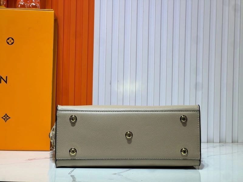 Low-cost Louis Vuitton Shopping Bags