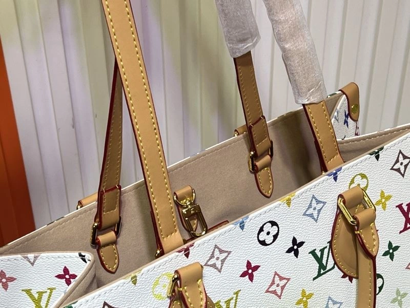 Indistinguishable Louis Vuitton Shopping Bags
