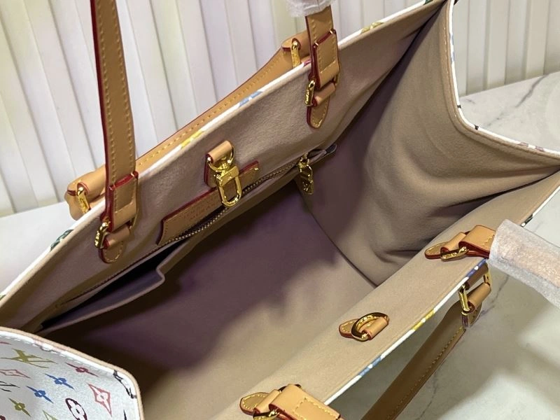 Indistinguishable Louis Vuitton Shopping Bags