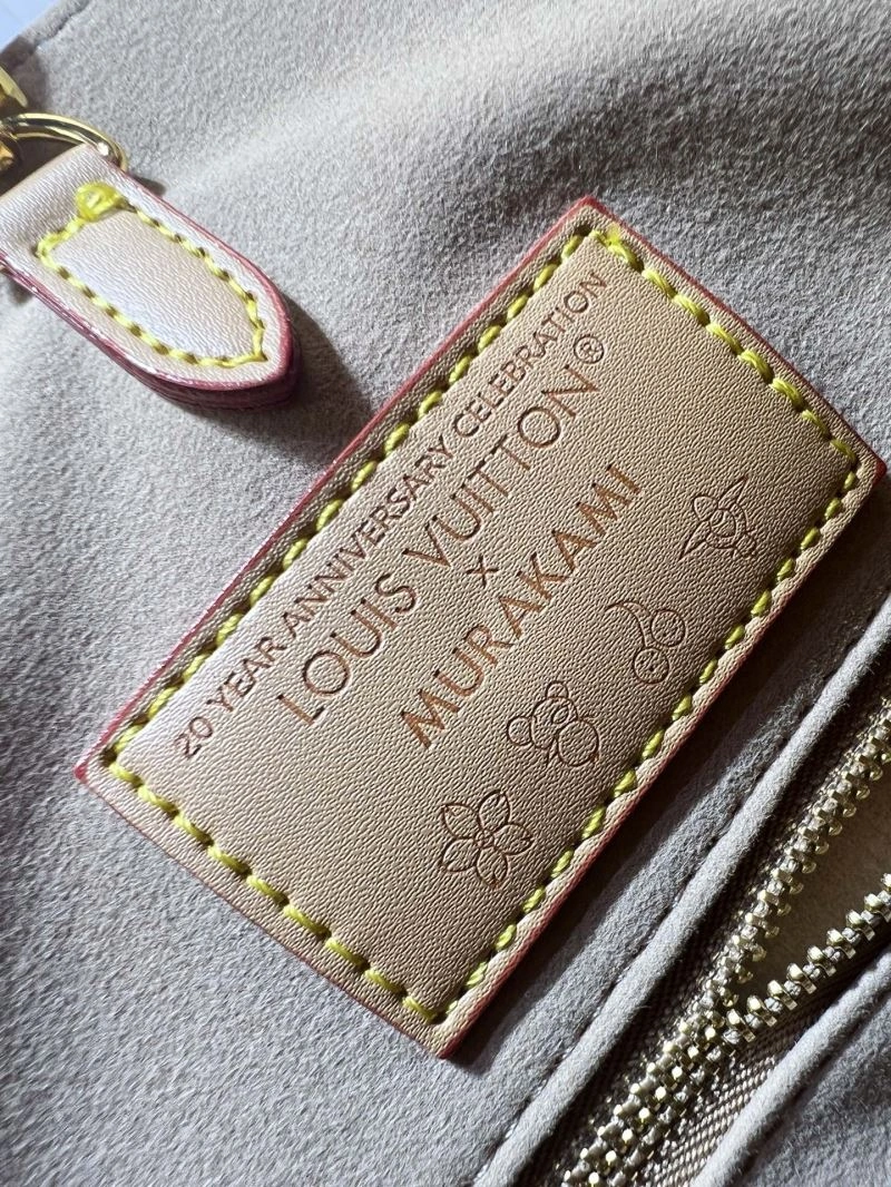 Indistinguishable Louis Vuitton Shopping Bags