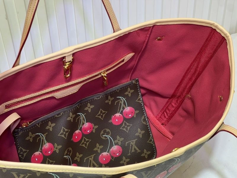 Top mirror Louis Vuitton Shopping Bags
