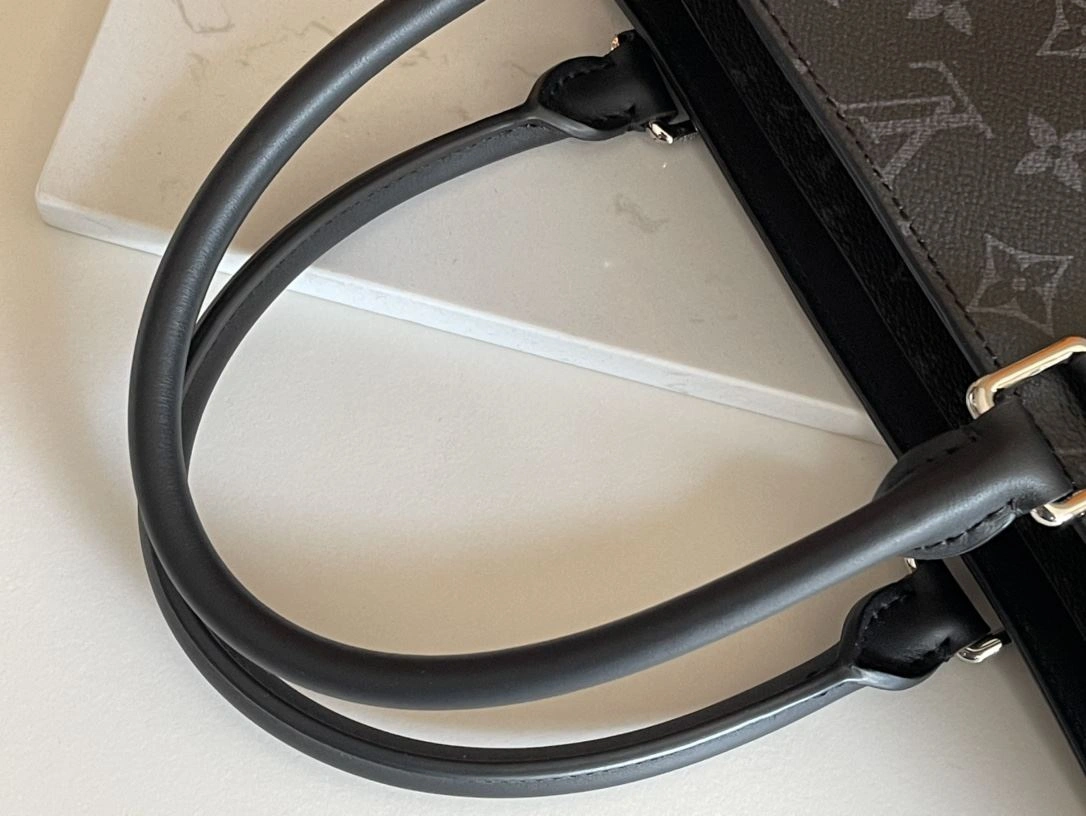 Mirror quality Louis Vuitton Shopping Bags