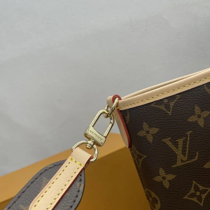 Accurate model Louis Vuitton Shopping Bags