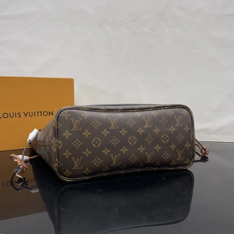 Indistinguishable Louis Vuitton Shopping Bags