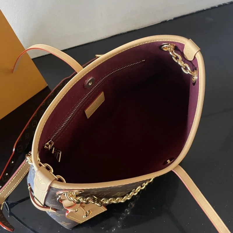 Exact replica Louis Vuitton Shopping Bags