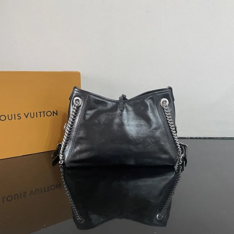 Indistinguishable Louis Vuitton Shopping Bags