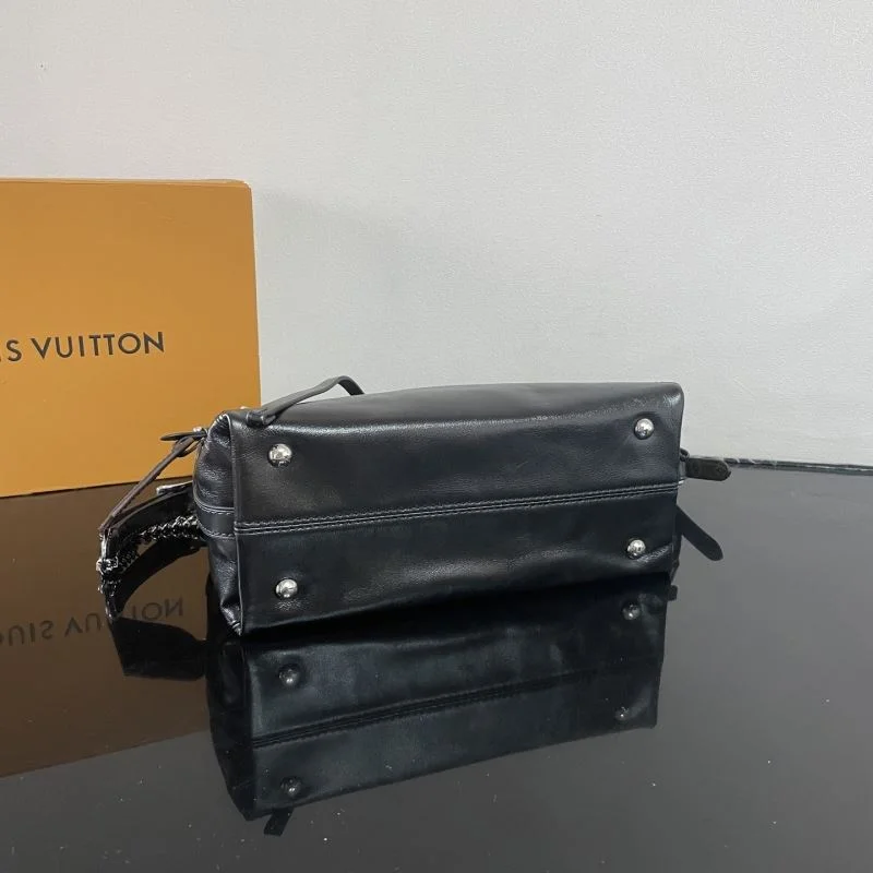 Indistinguishable Louis Vuitton Shopping Bags