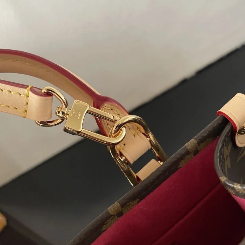 Indistinguishable Louis Vuitton Shopping Bags