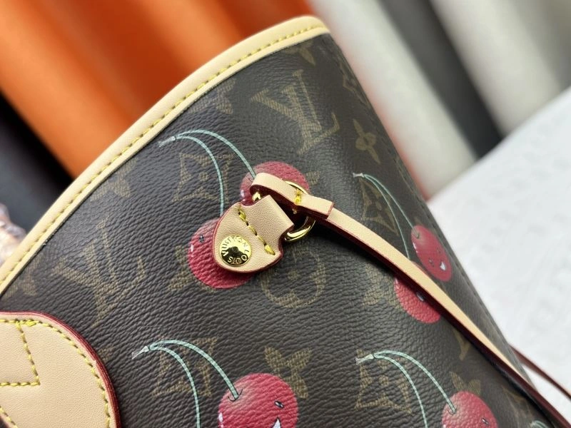 Accurate model Louis Vuitton Shopping Bags
