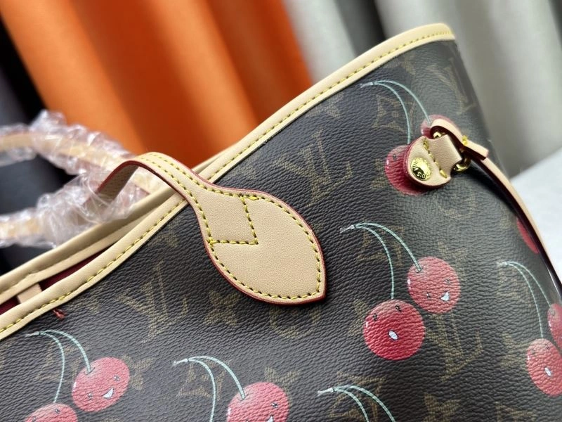 Accurate model Louis Vuitton Shopping Bags