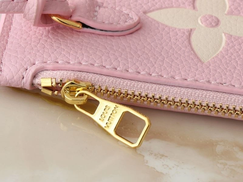 Accurate model Louis Vuitton Shopping Bags