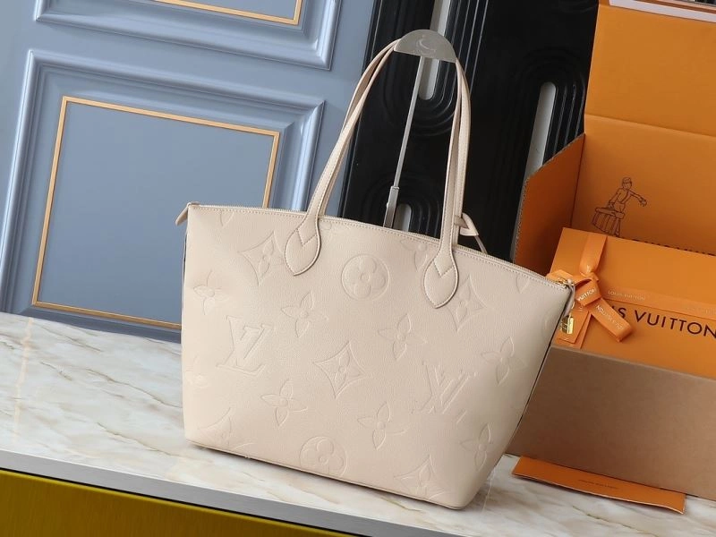 Indistinguishable Louis Vuitton Shopping Bags