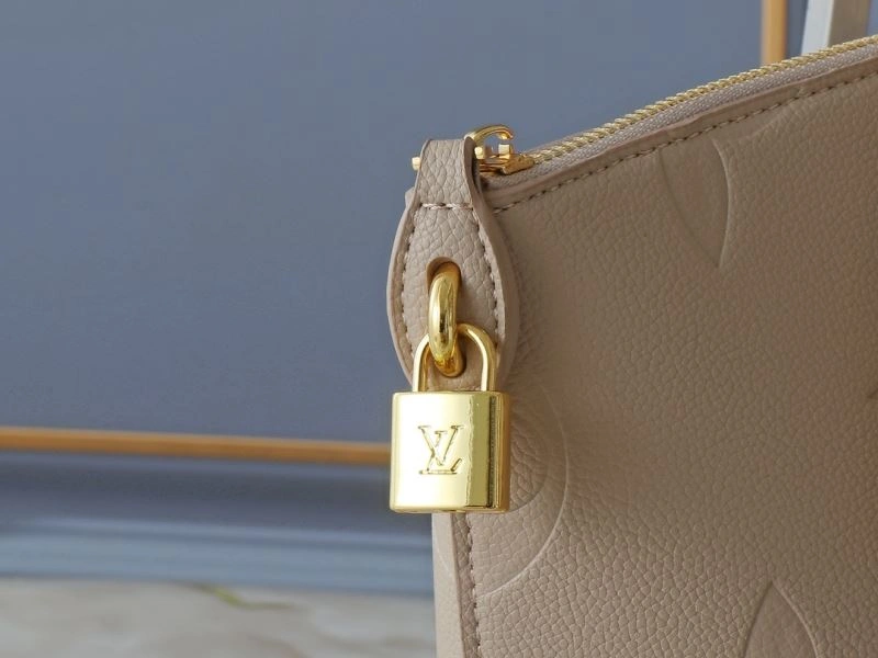 Indistinguishable Louis Vuitton Shopping Bags