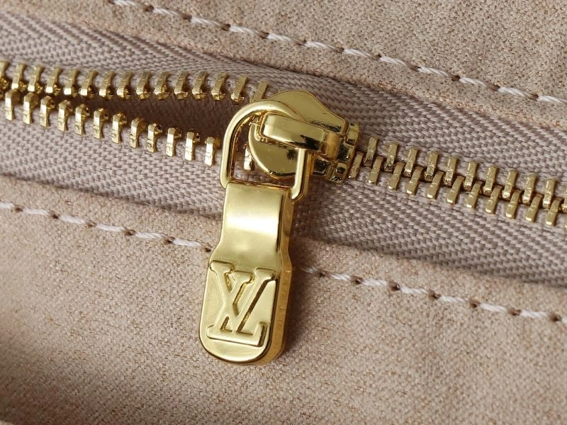 Indistinguishable Louis Vuitton Shopping Bags