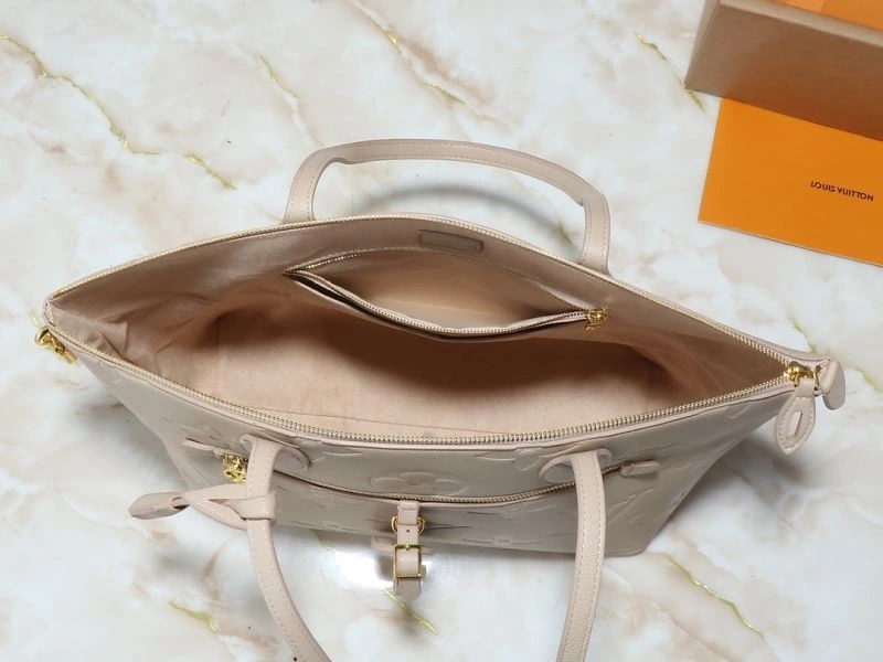 Indistinguishable Louis Vuitton Shopping Bags