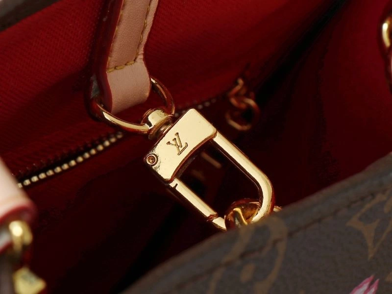 Exact replica Louis Vuitton Shopping Bags
