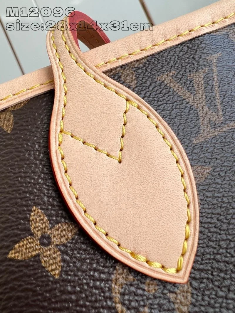 Indistinguishable Louis Vuitton Shopping Bags