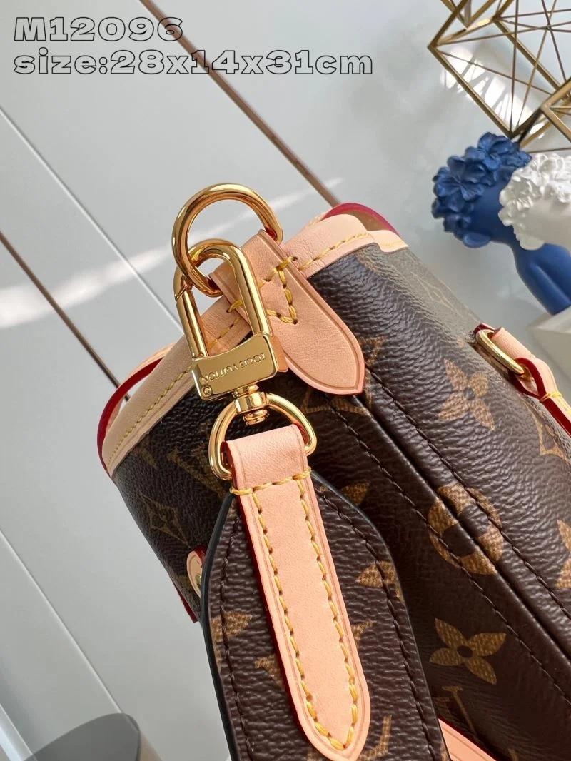 Indistinguishable Louis Vuitton Shopping Bags