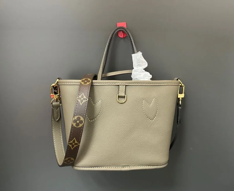 High accuracy Louis Vuitton Shopping Bags