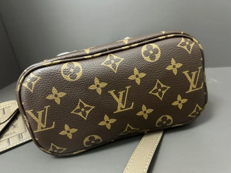 High accuracy Louis Vuitton Shopping Bags