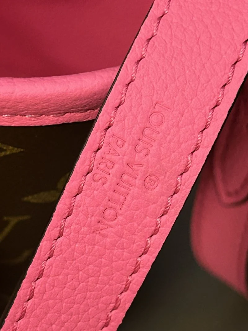 Indistinguishable Louis Vuitton Shopping Bags