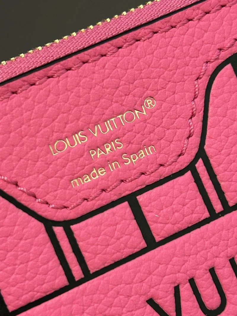 Indistinguishable Louis Vuitton Shopping Bags