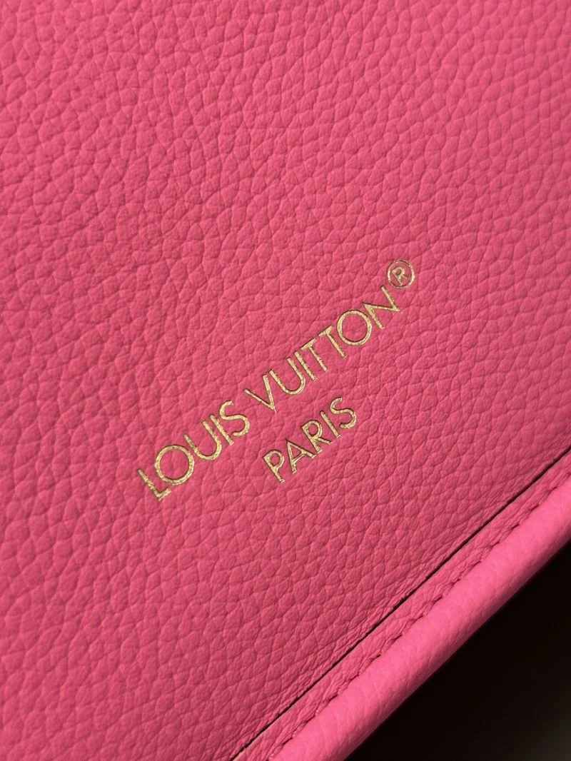 Indistinguishable Louis Vuitton Shopping Bags