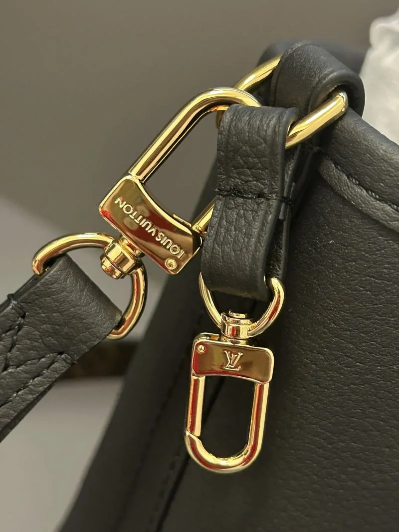 Indistinguishable Louis Vuitton Shopping Bags