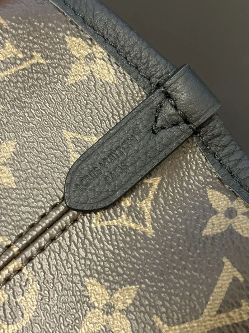 Low-cost Louis Vuitton Shopping Bags