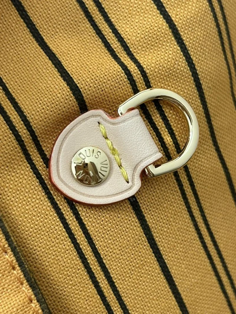 Exact replica Louis Vuitton Shopping Bags